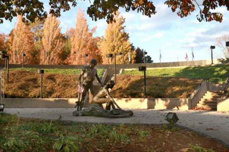 Custom Famous Vietnam Memorial Bronze Statue
