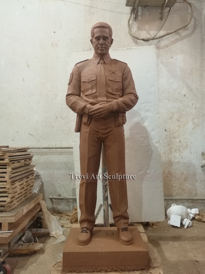 Outdoor Life-Size Bronze Police Officer Statue Garden Art Trevi Statue