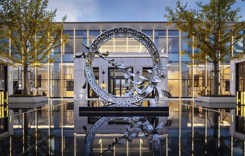 10 Modern Stainless Steel Water Feature Trends for OutdoorTrevi Statue